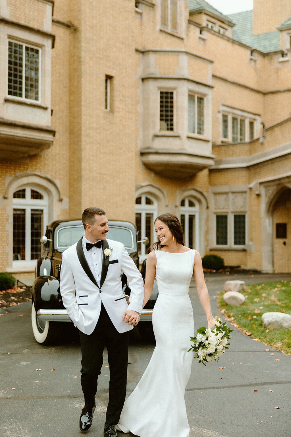 Laurel Hall Wedding | Black & White Theme - Love Stories